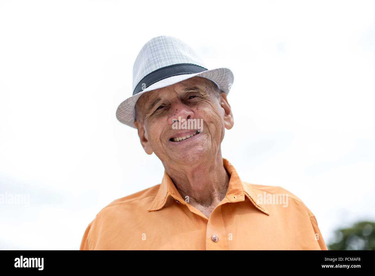 Farmer straw hat portrait hi-res stock photography and images - Alamy
