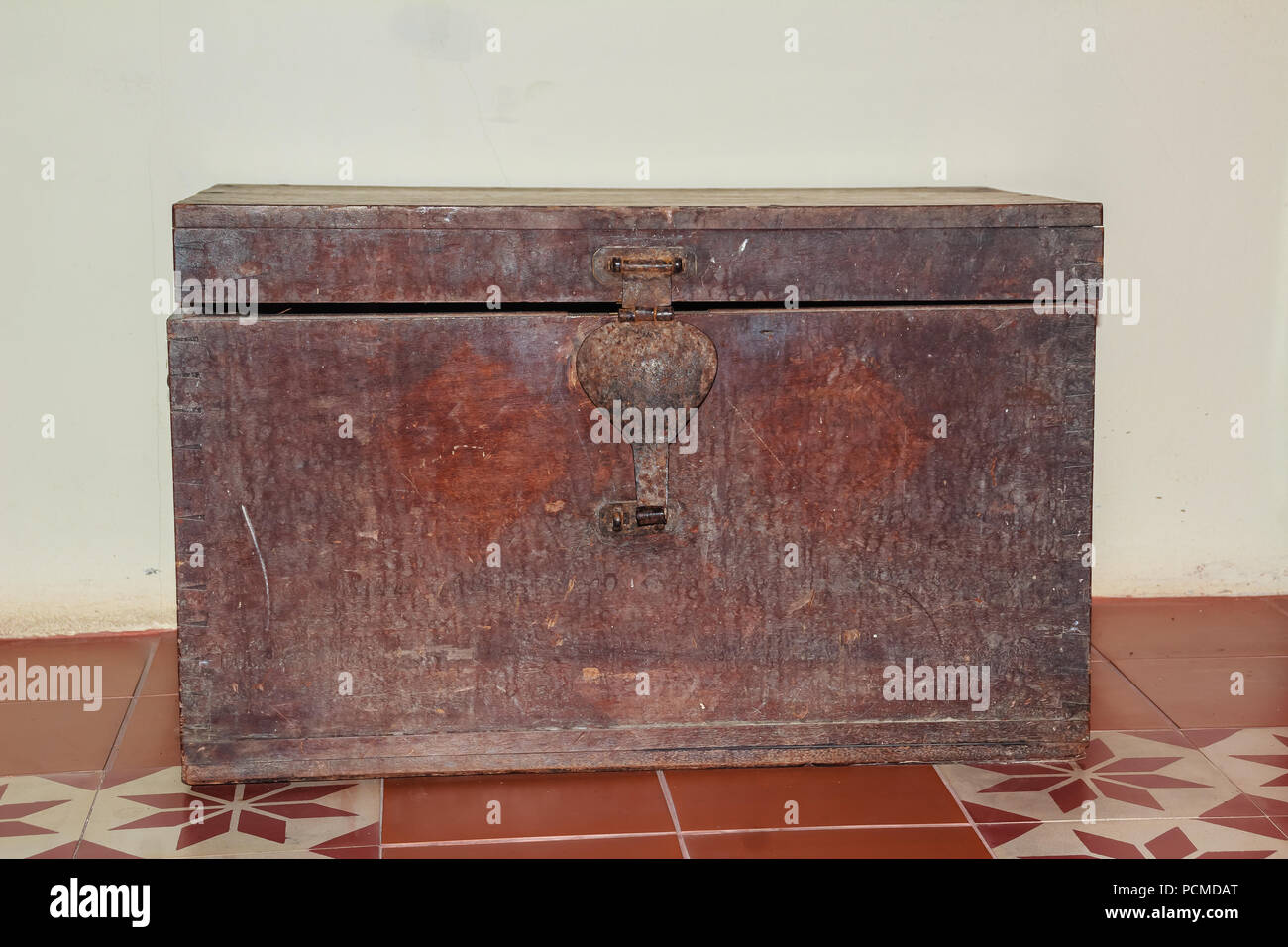 Old wooden chest, antique chest, Retro chest for people who like to ...
