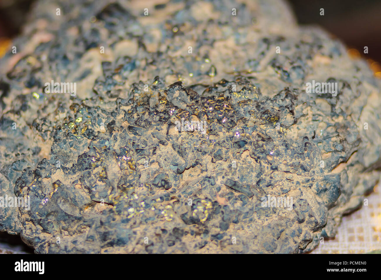 Yellow crystalline solid hi-res stock photography and images - Alamy