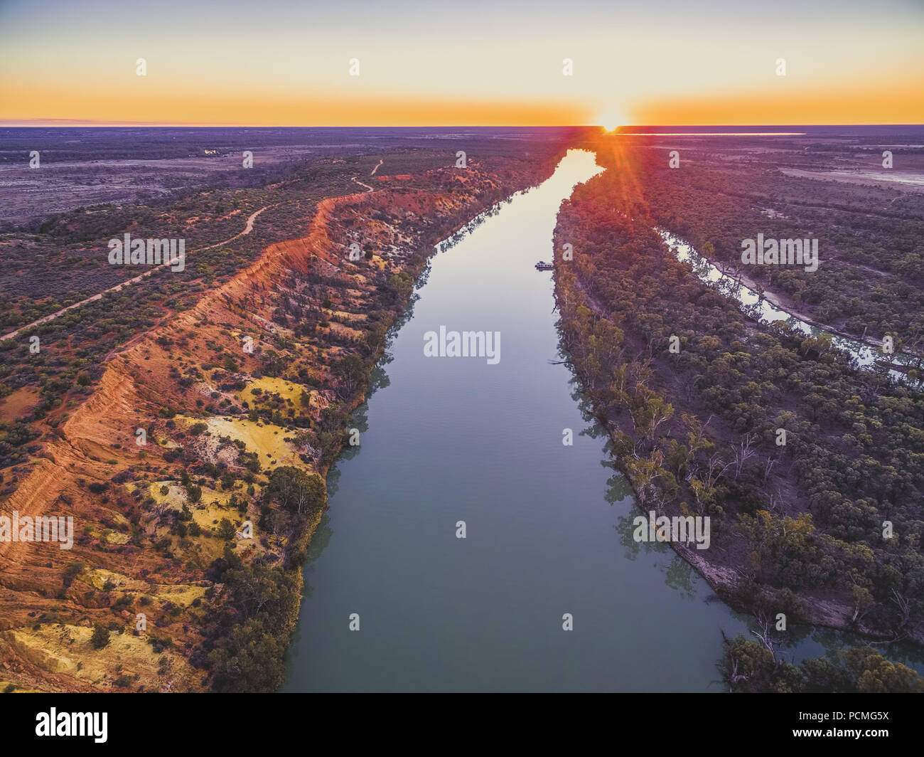 Iconic Murray River flowing all the way to the horizon at beautiful ...