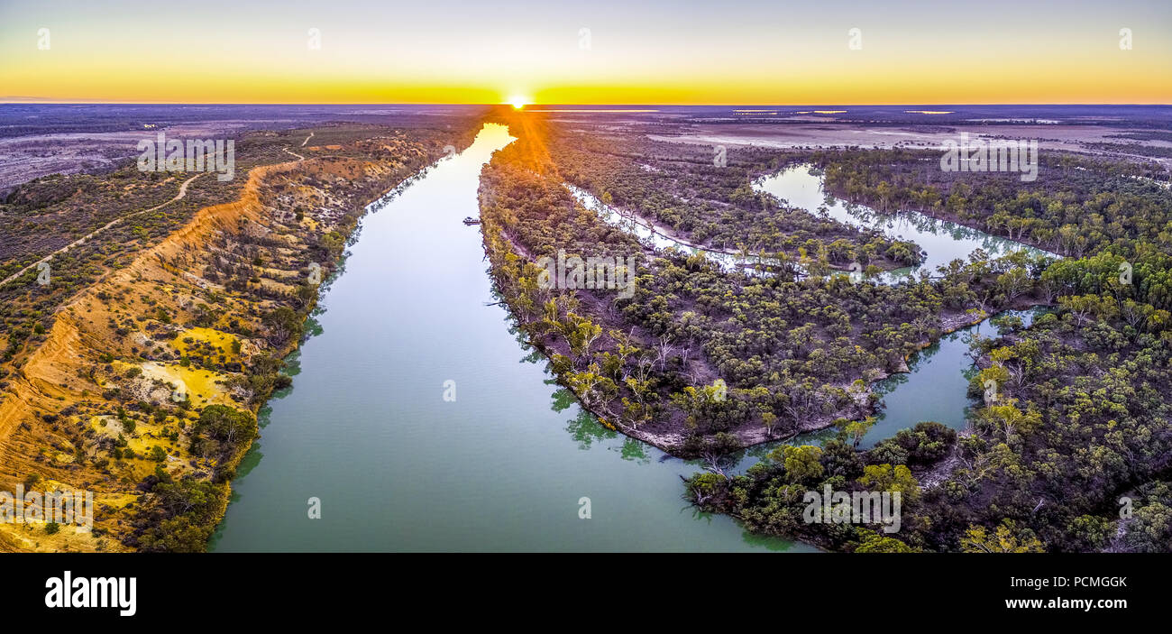 Iconic Murray River flowing into the distance at beautiful sunset ...