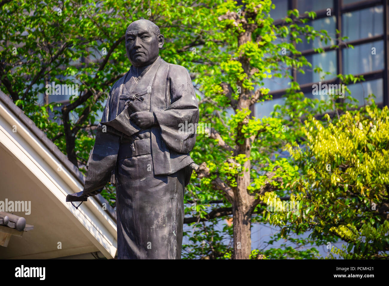 Statue of Oishi Kuranosuke, the leader of 47 loyal ronin at Sengaku-ji ...