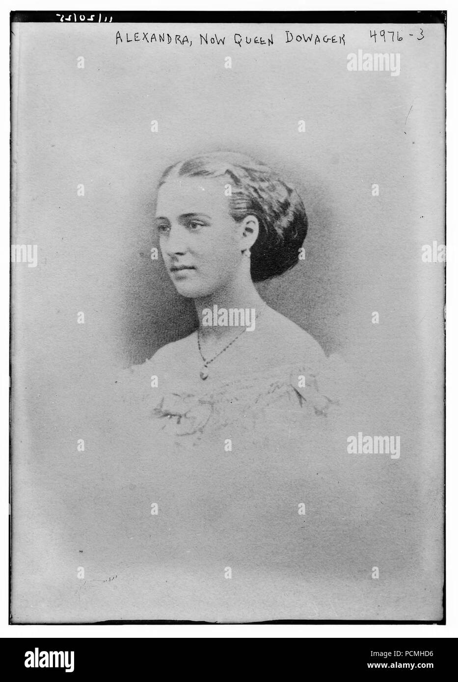 Queen dowager hi-res stock photography and images - Alamy