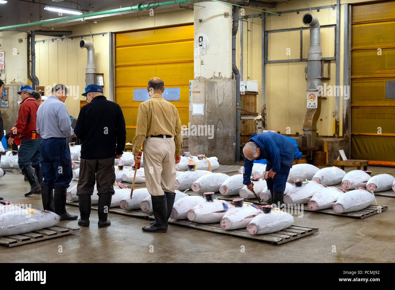 TOKYO, JAPAN - APRIL 26 2018: The auction at the inner area of Tsukiji ...