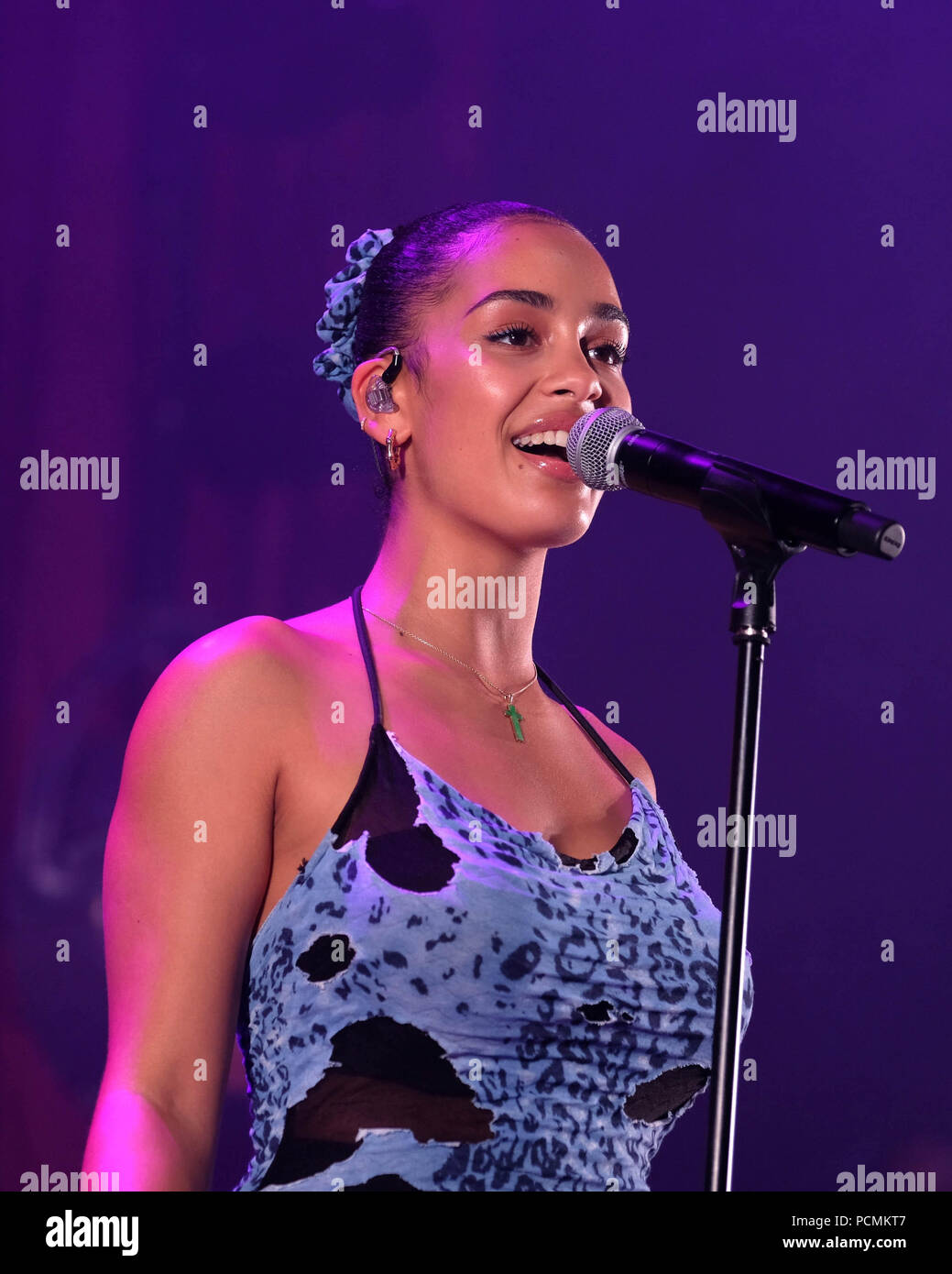 Jorja smith performing hi-res stock photography and images - Alamy