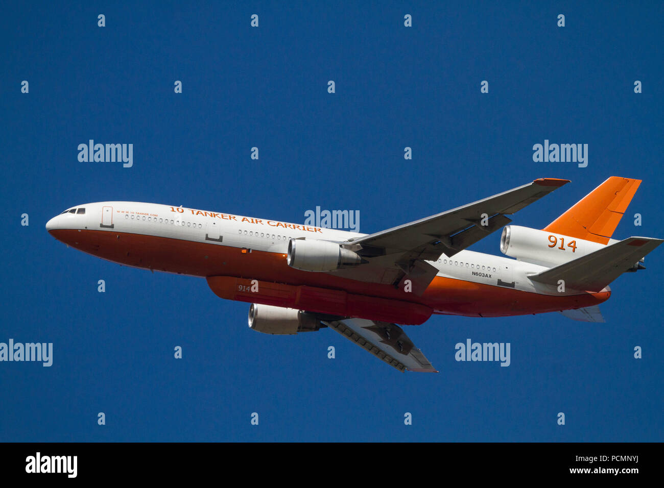 Mcdonnell douglas dc 10 air tanker hi-res stock photography and images ...