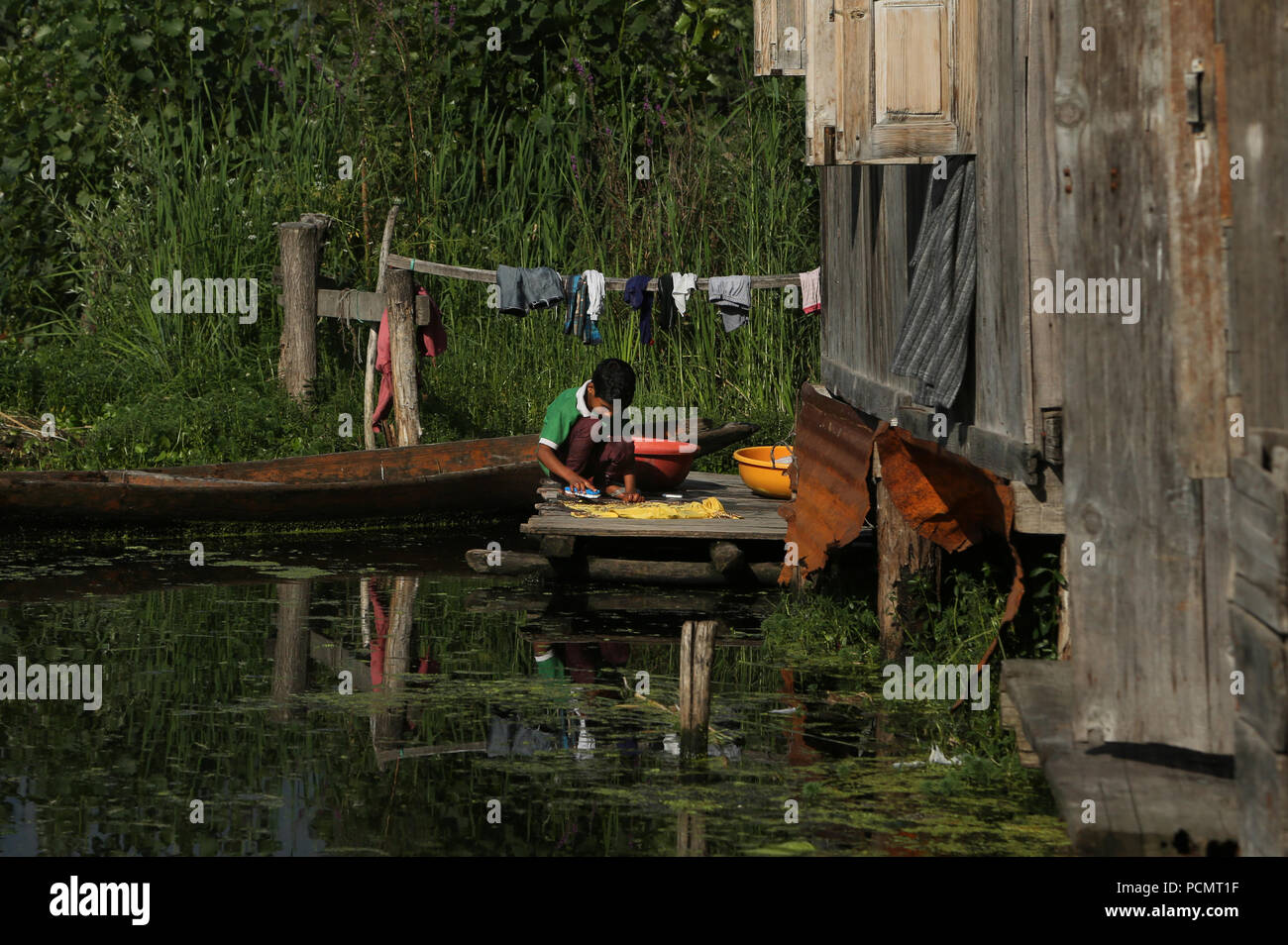 Bank of dal lake hi-res stock photography and images - Alamy