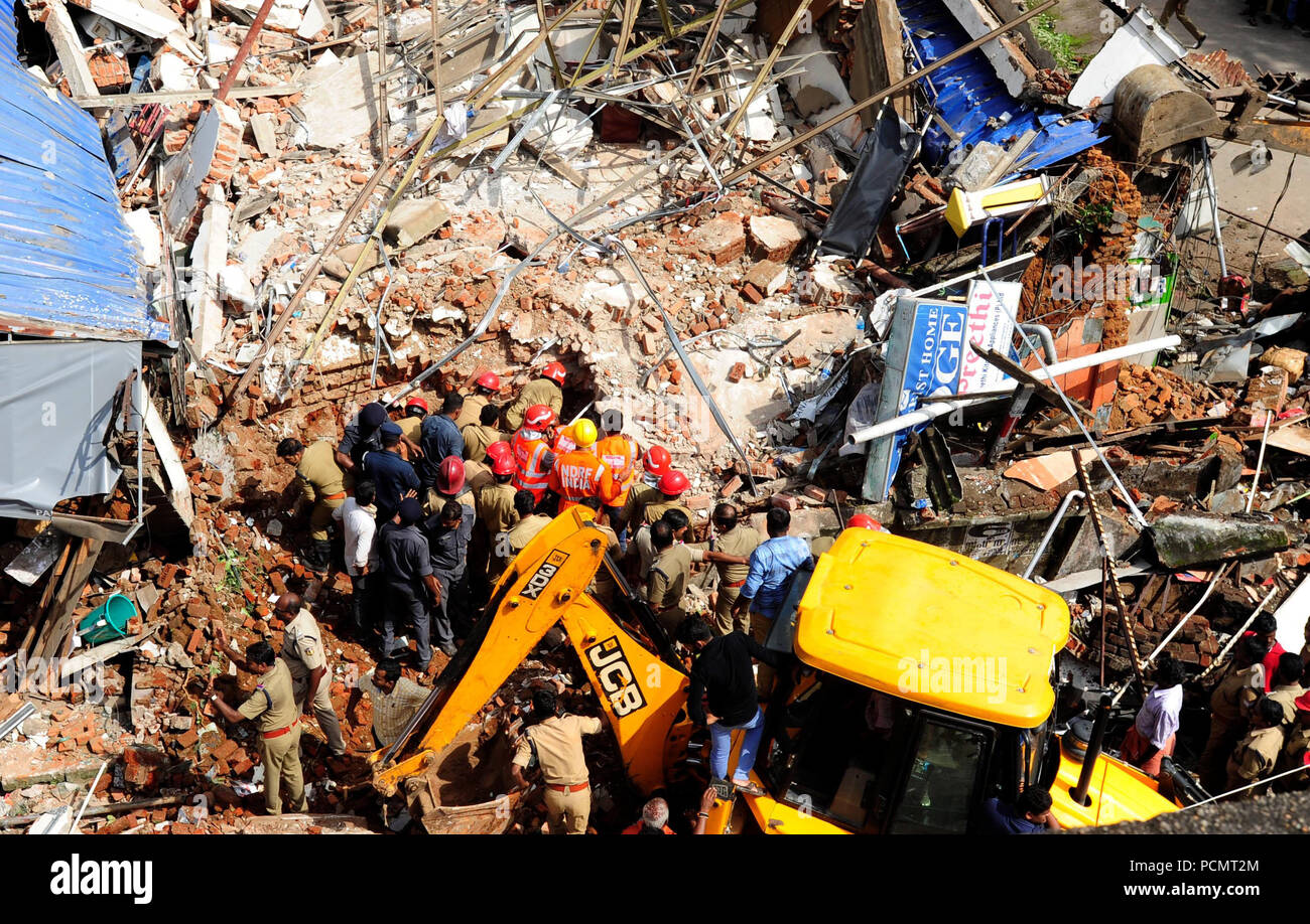 Three storey building collapsed hi-res stock photography and images - Alamy