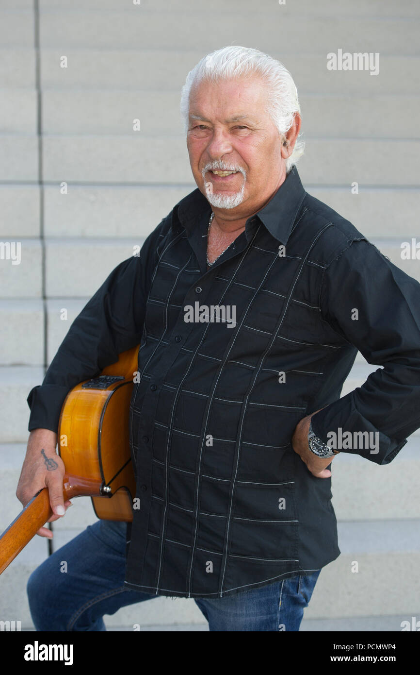Duesseldorf, Deutschland. 02nd Aug, 2018. The Gipsy Kings pose with ...
