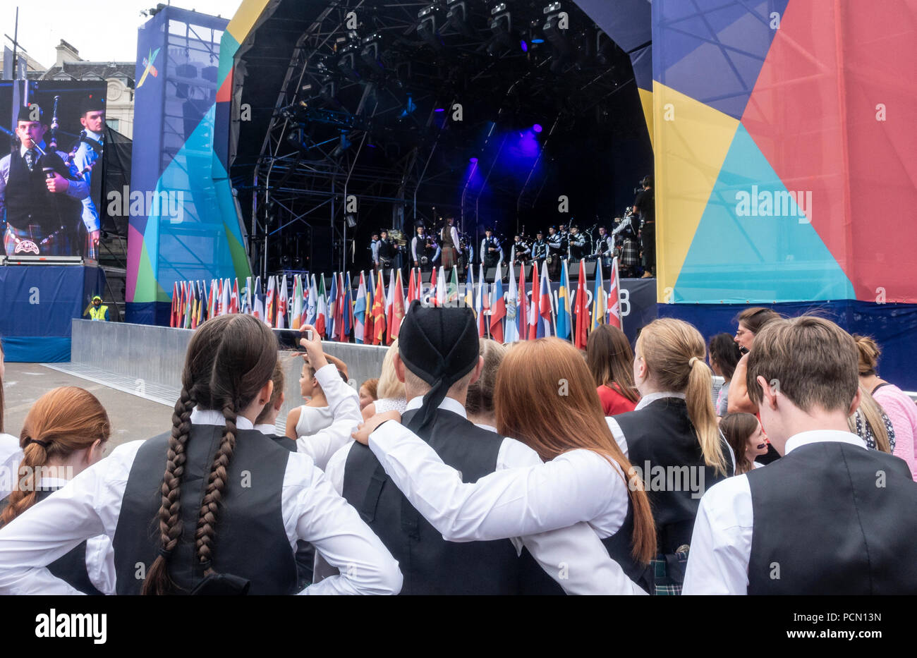 Scottish pipe band performing hi-res stock photography and images - Alamy
