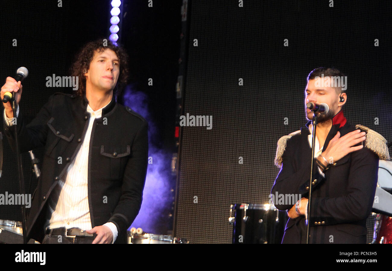 Joel and luke smallbone hi-res stock photography and images - Alamy