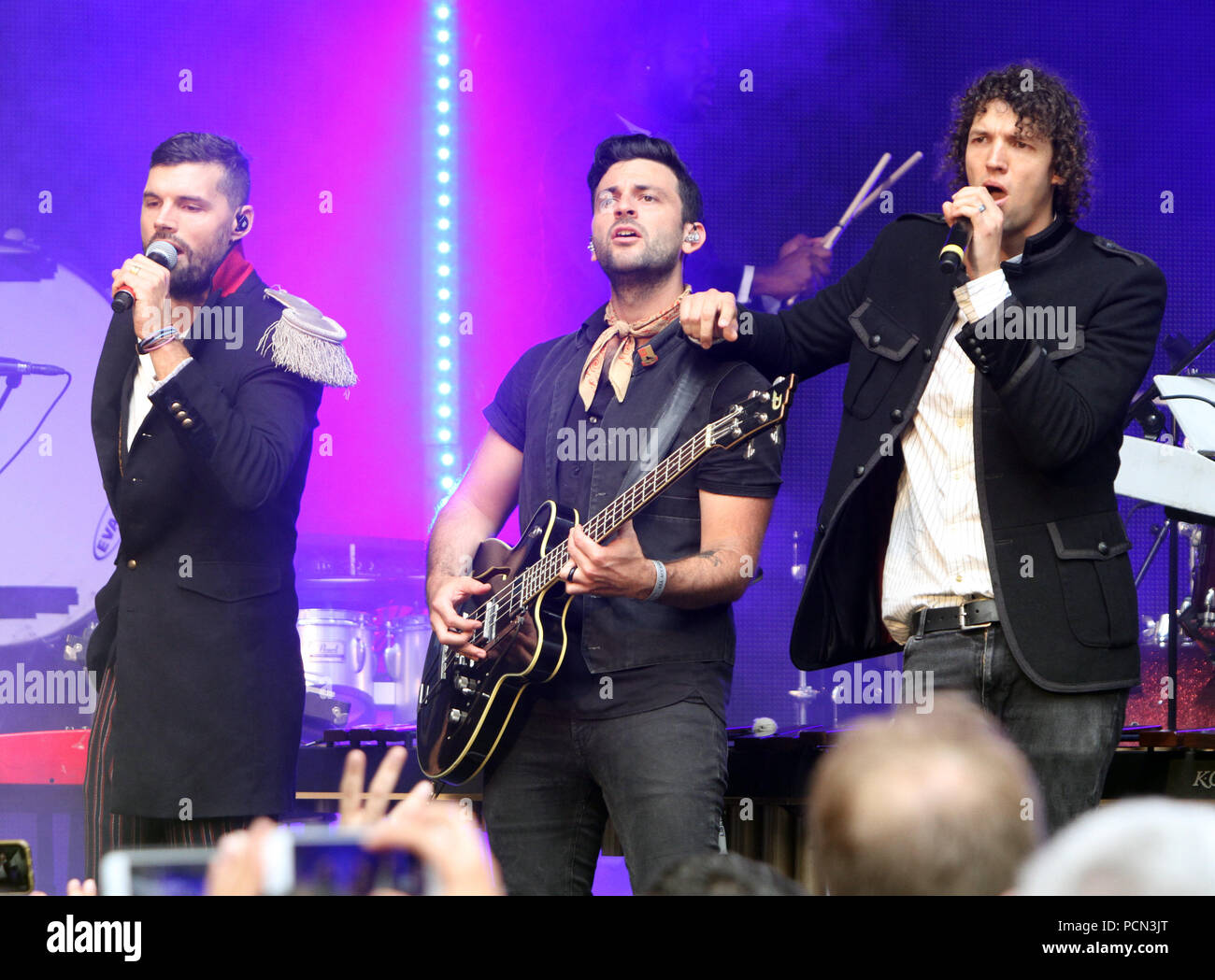 Joel and luke smallbone hi-res stock photography and images - Alamy