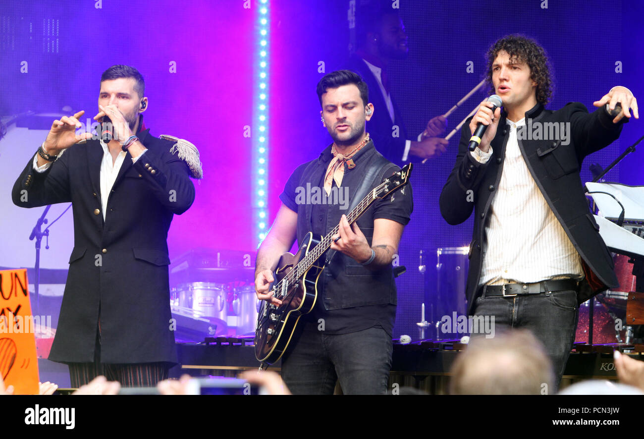 Joel and luke smallbone hi-res stock photography and images - Alamy