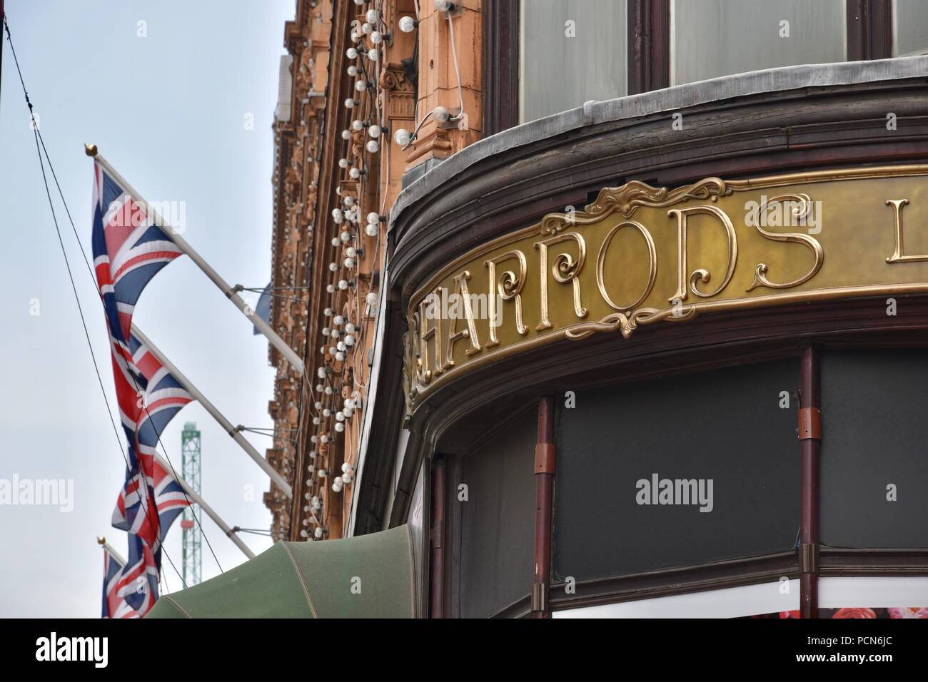 Harrods limited hi-res stock photography and images - Alamy