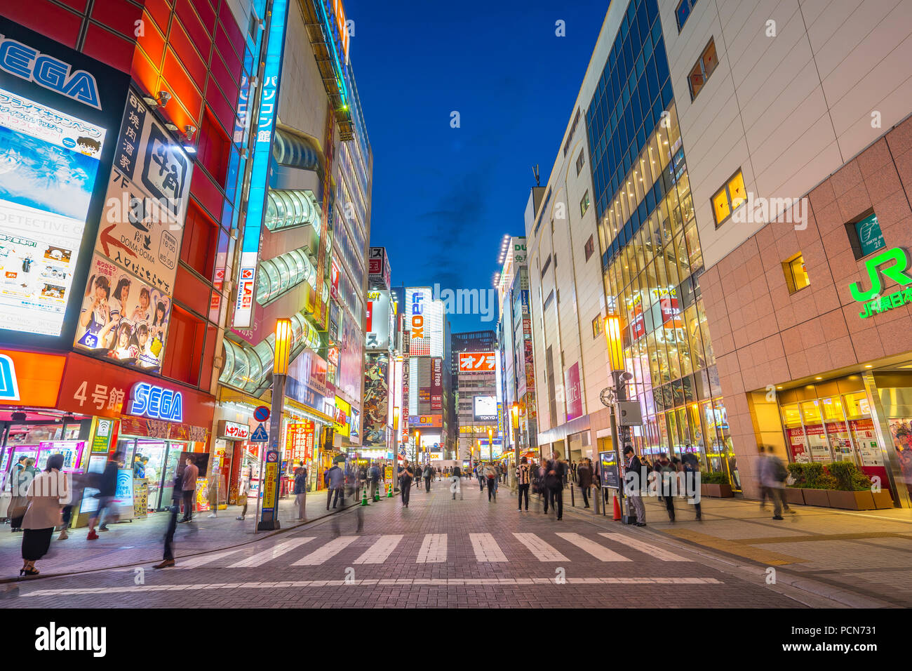 Japanese akiba hi-res stock photography and images - Alamy