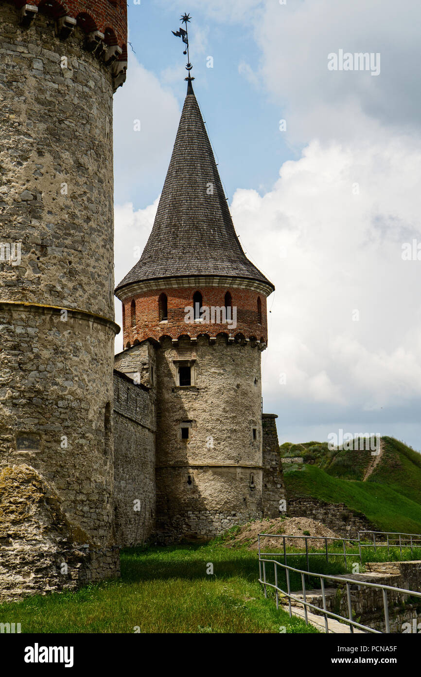Stone tower old castle hi-res stock photography and images - Alamy