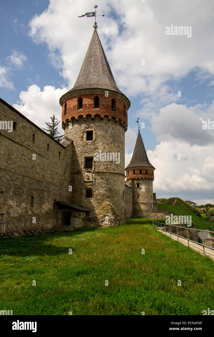 Ancient wall historic castle hi-res stock photography and images - Alamy