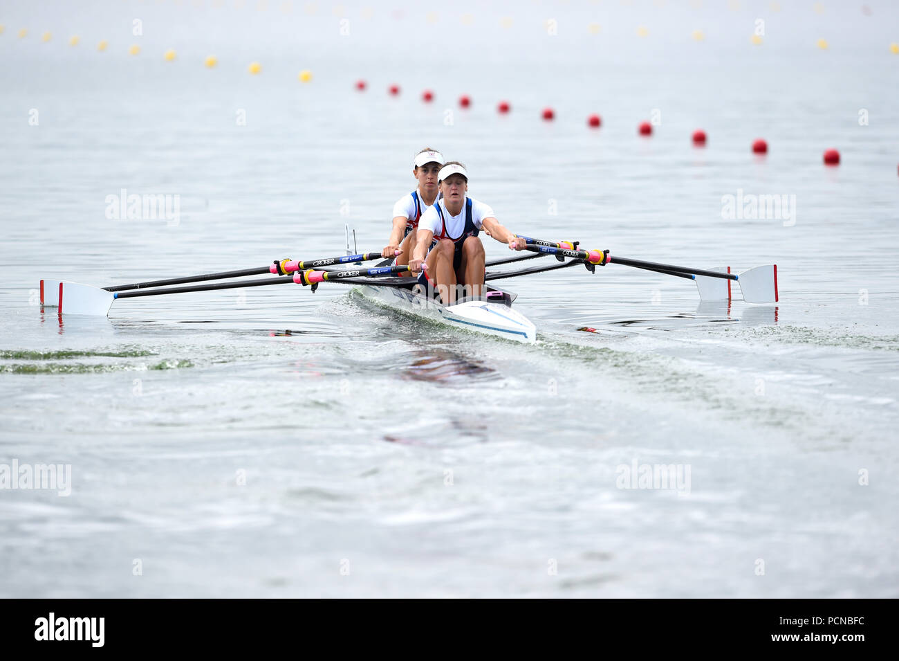 Two womens double sculls hi-res stock photography and images - Alamy