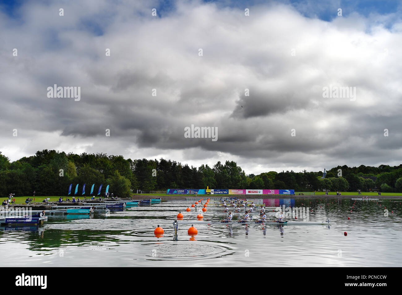 Strathclyde country park rowing hi-res stock photography and images - Alamy