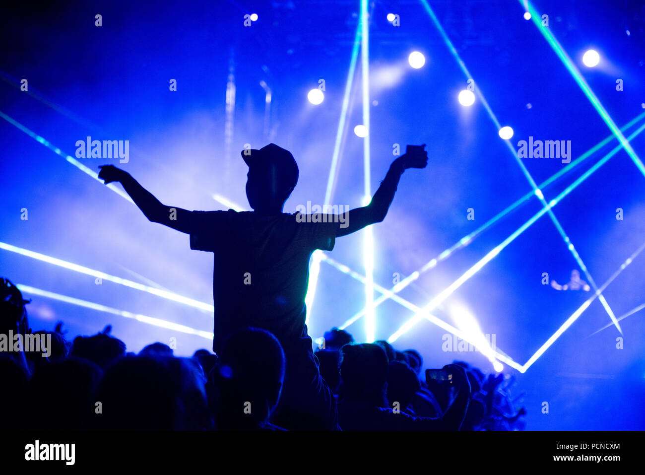 Concert front view stage crowd hi-res stock photography and images - Alamy