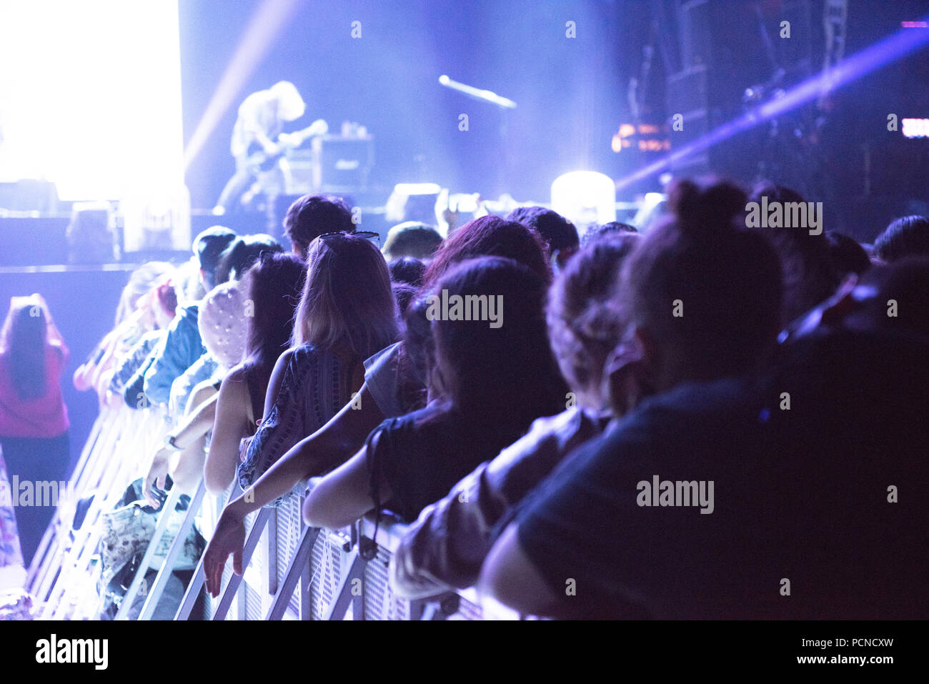 Concert front view stage crowd hi-res stock photography and images - Alamy