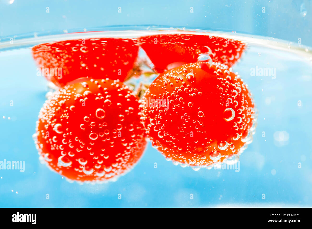 Fruits of tomatoes floating in water Stock Photo - Alamy