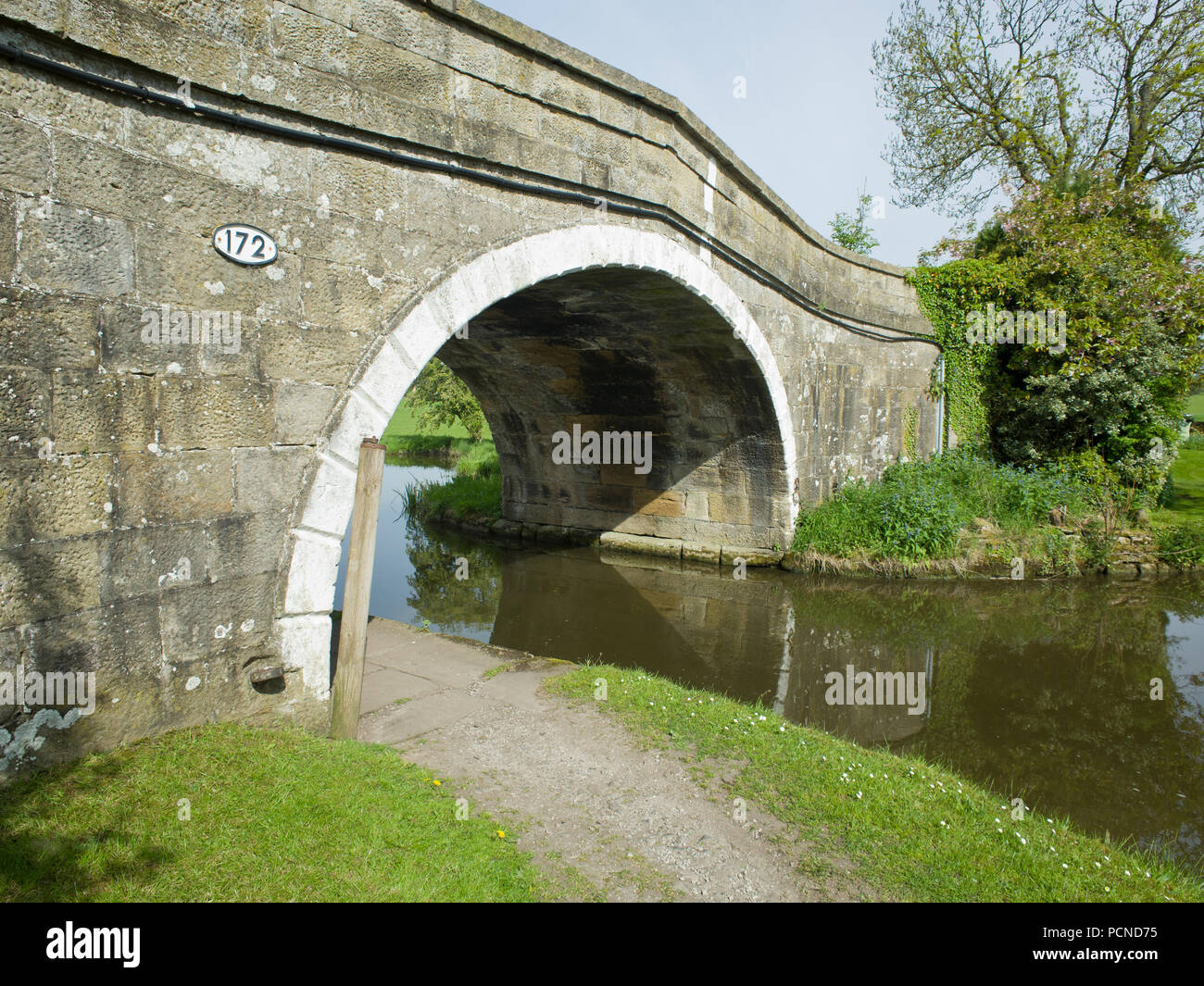 Gargrave bridge hi-res stock photography and images - Alamy