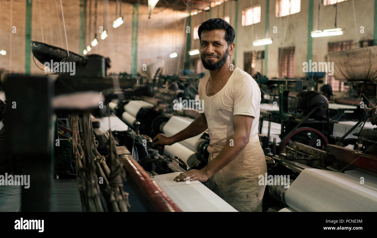Worker poses hi-res stock photography and images - Alamy