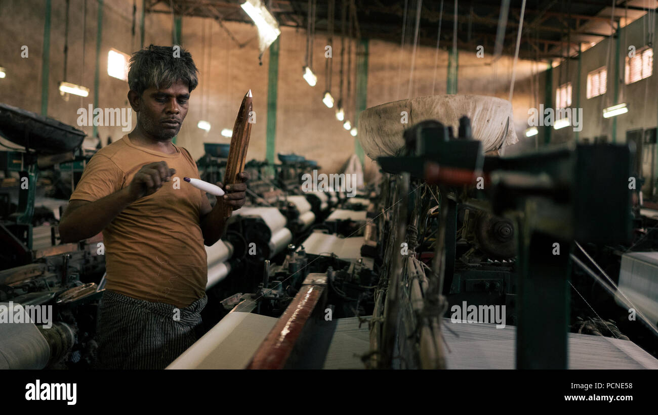 Worker operates industrial loom hi-res stock photography and images - Alamy