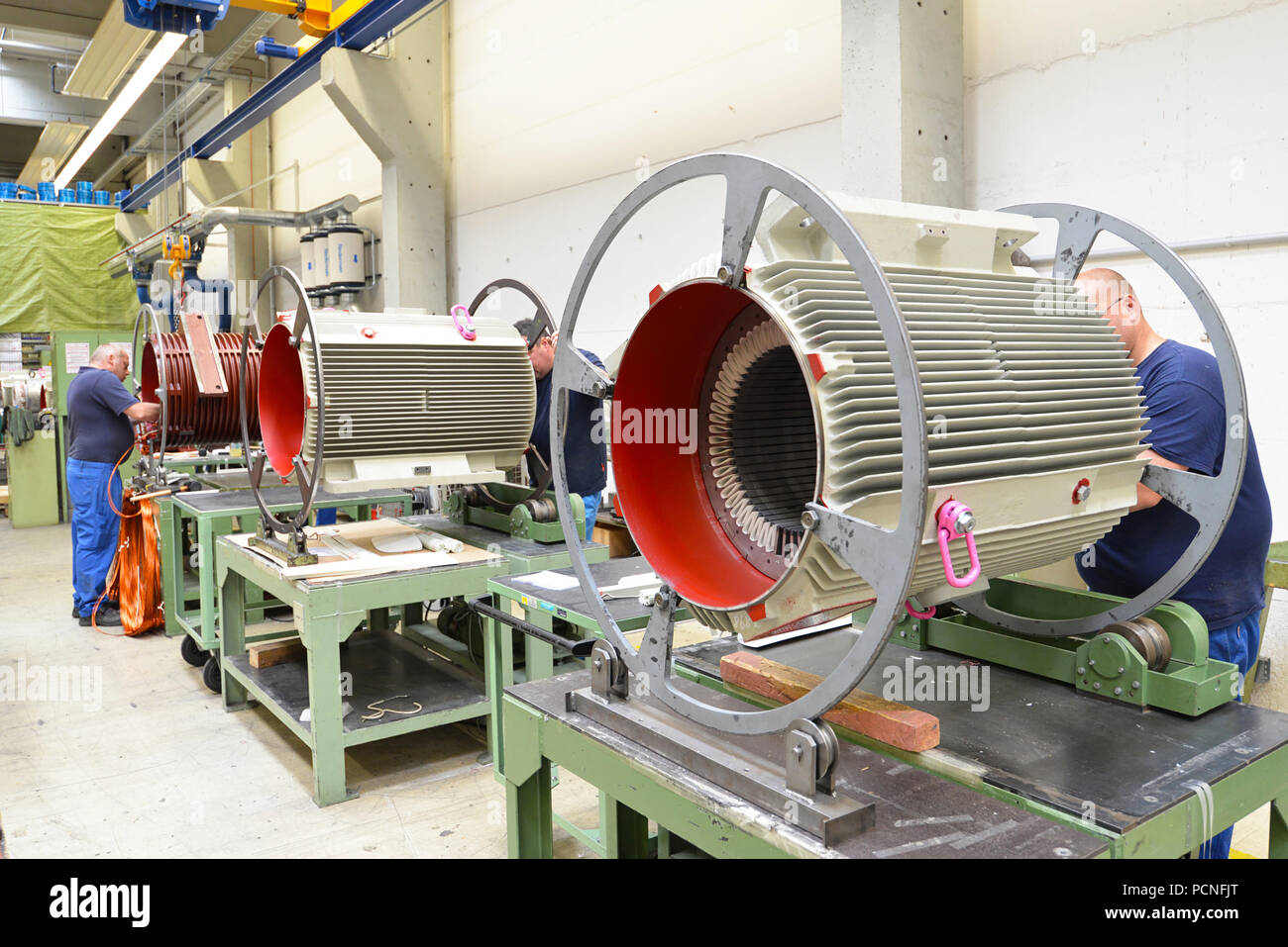 Assemble hi-res stock photography and images - Alamy