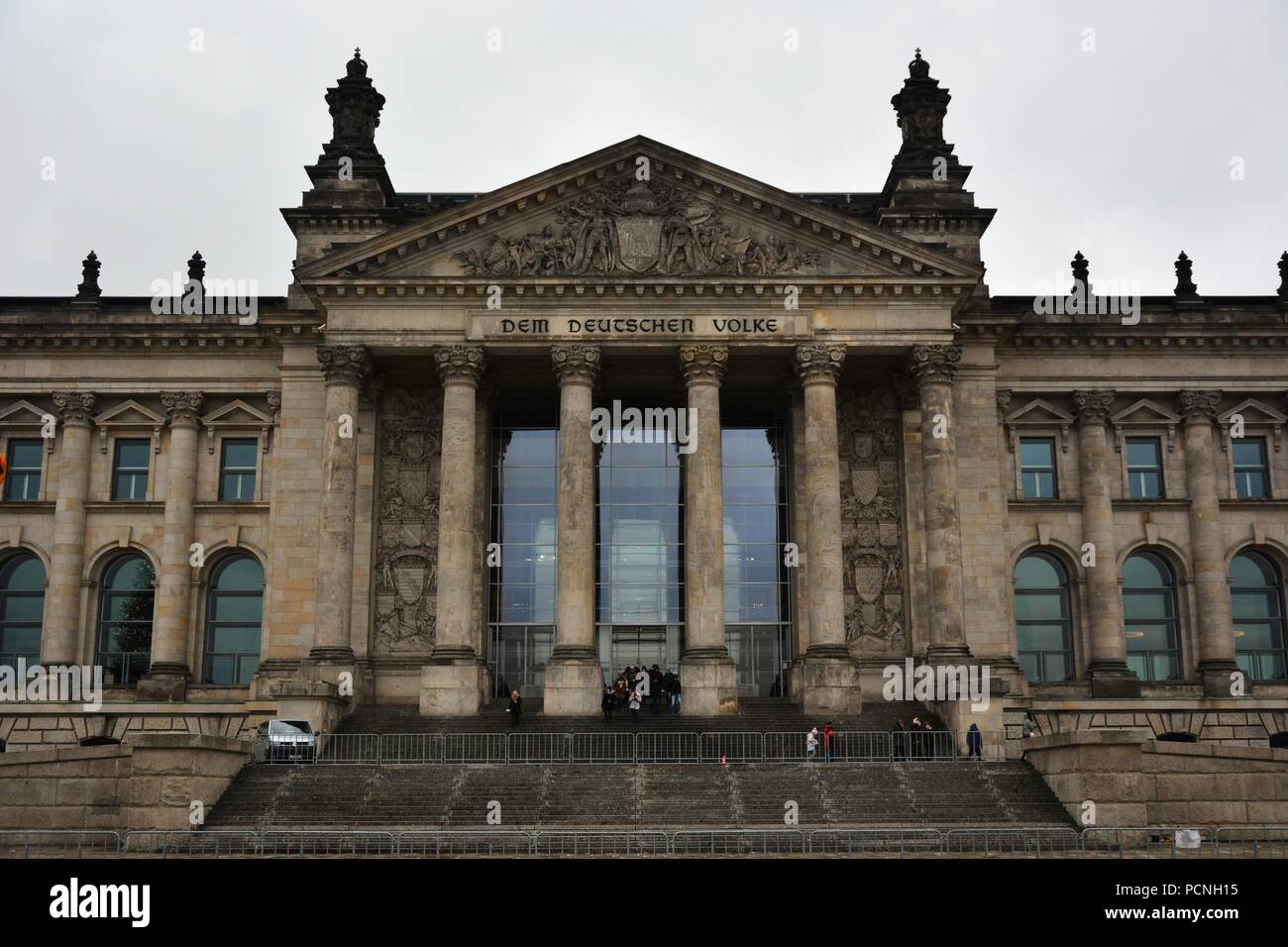 Cloudy reichstag view hi-res stock photography and images - Alamy