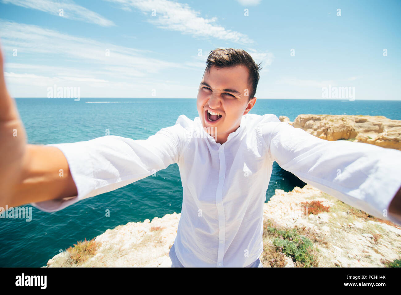 Handsome man taking a selfie on vacation Stock Photo - Alamy