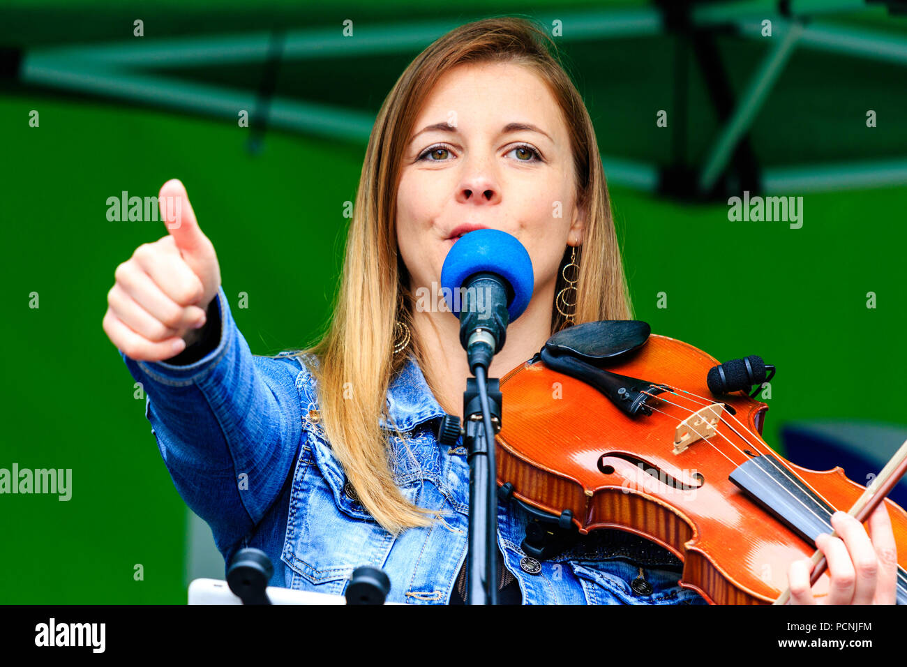 Singer with long blonde hair hi-res stock photography and images - Alamy