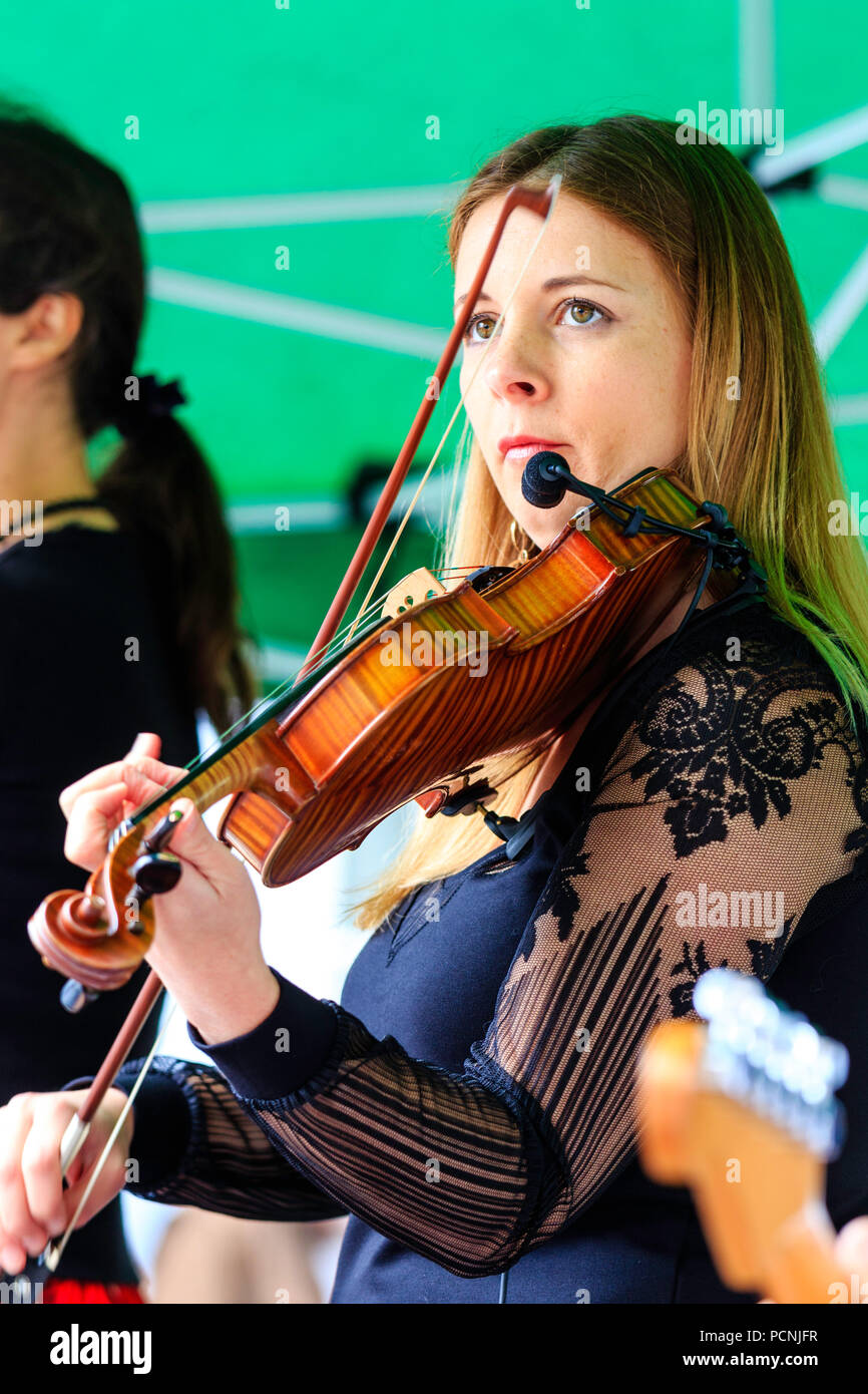 Open air gig hi-res stock photography and images - Alamy