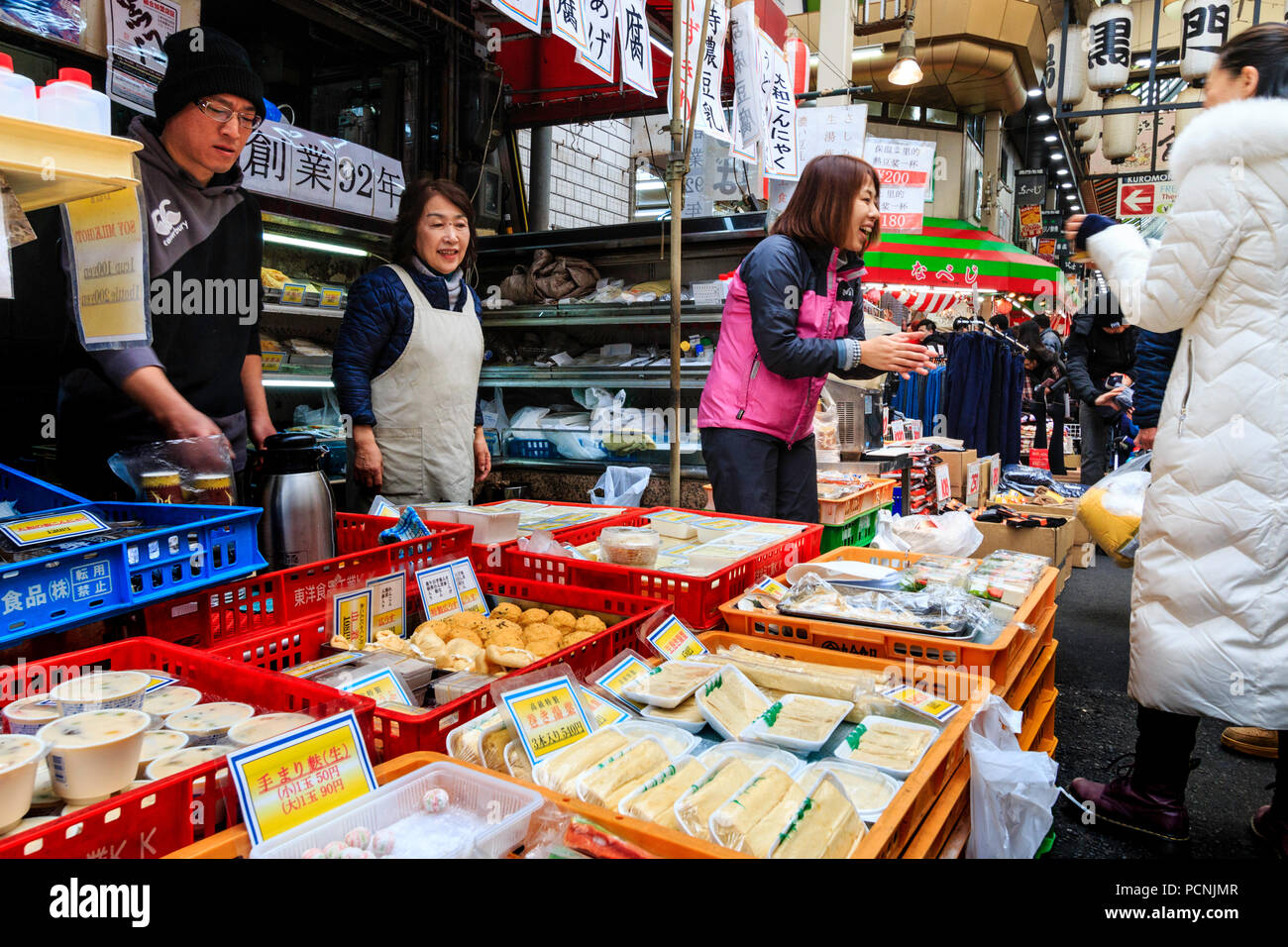 Food stall assistant hi-res stock photography and images - Alamy