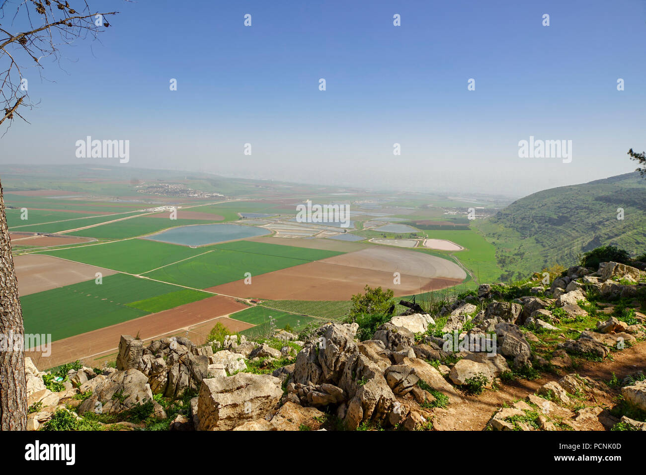 Mount Gilboa observation point with a view of the Jezreel valley Stock ...