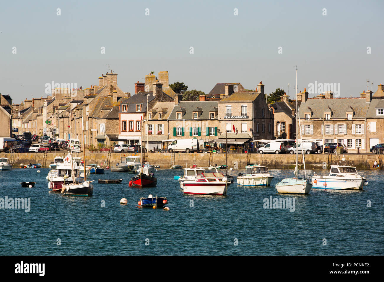 Boats in the port of barfleur hi-res stock photography and images - Alamy