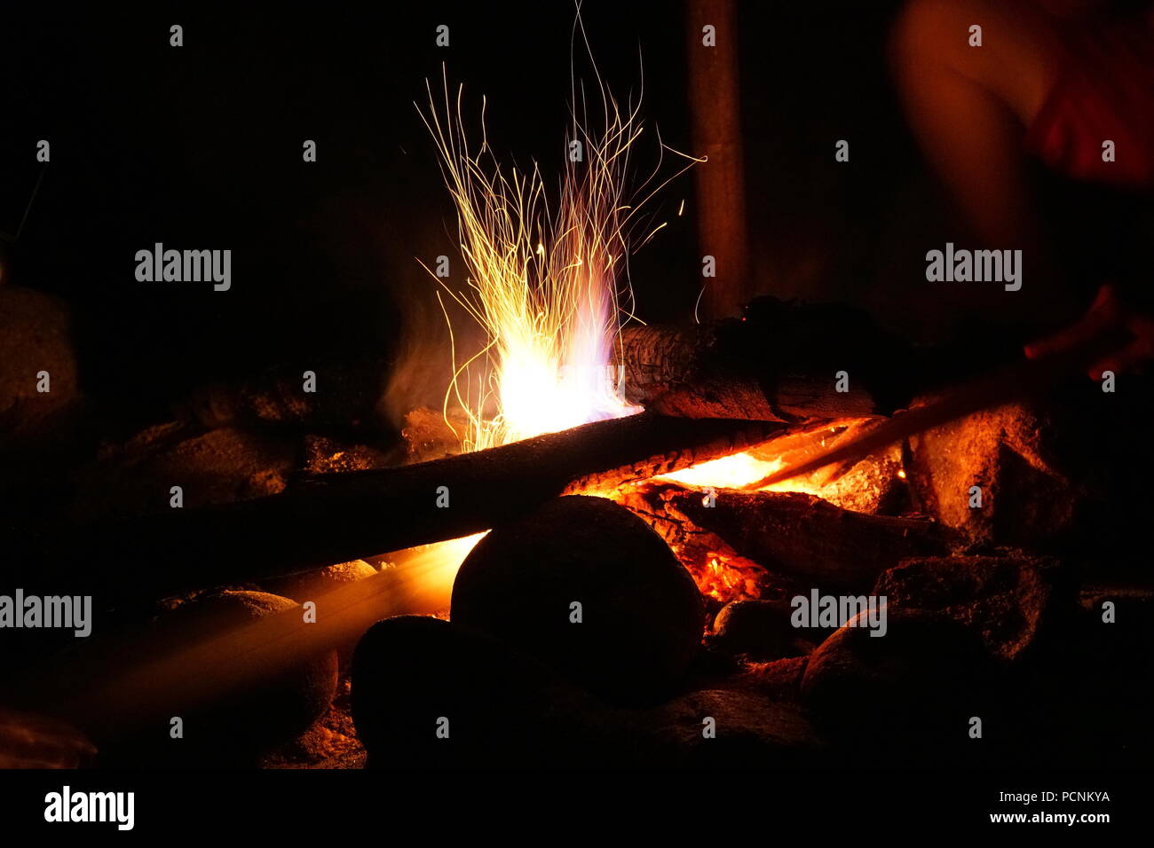 Embers campfire hi-res stock photography and images - Alamy
