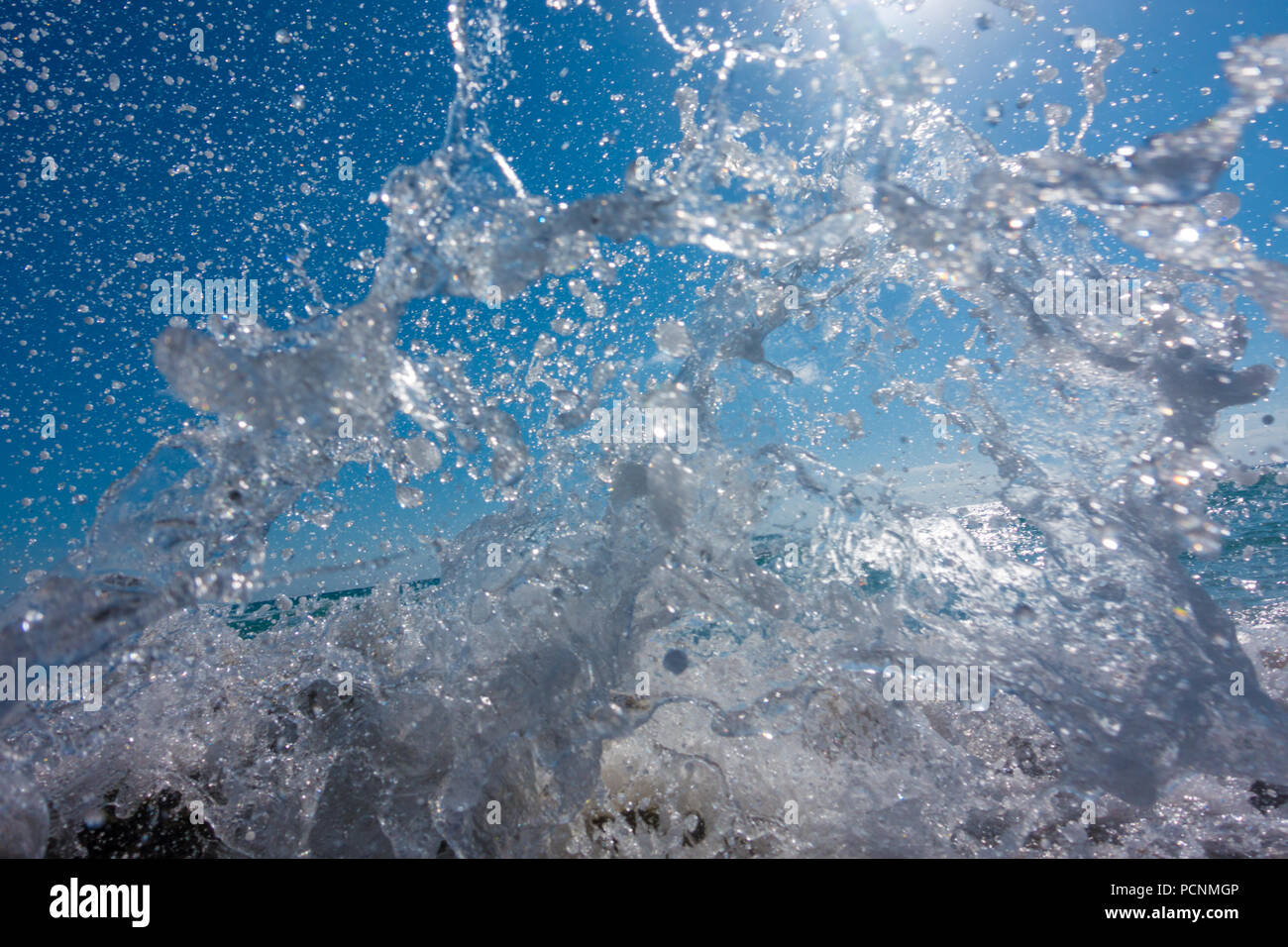 Bursting coastal wave hi-res stock photography and images - Alamy