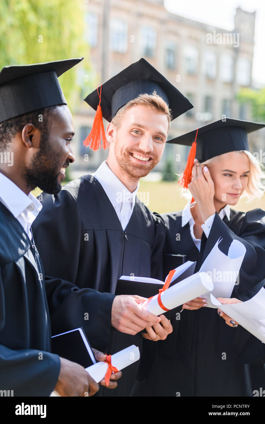 Graduated friends hi-res stock photography and images - Alamy