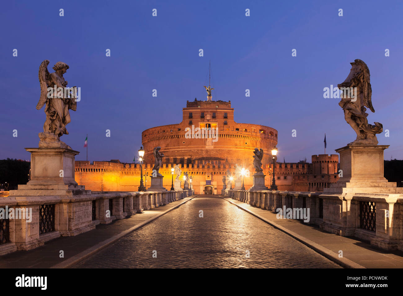 Angel bridge rome hi-res stock photography and images - Alamy