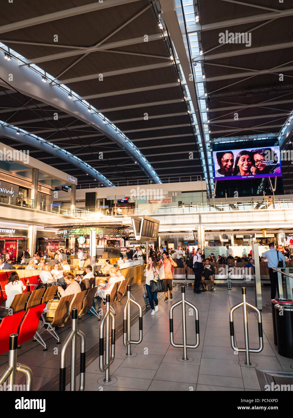 Heathrow terminal 5 london hi-res stock photography and images - Alamy