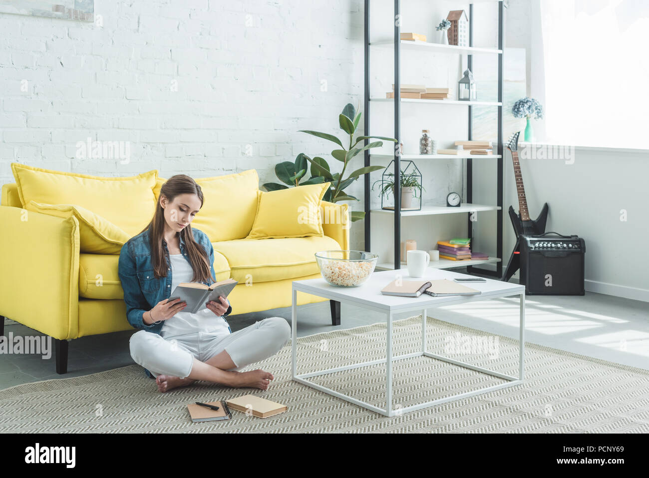 Barefoot girl reading hi-res stock photography and images - Alamy