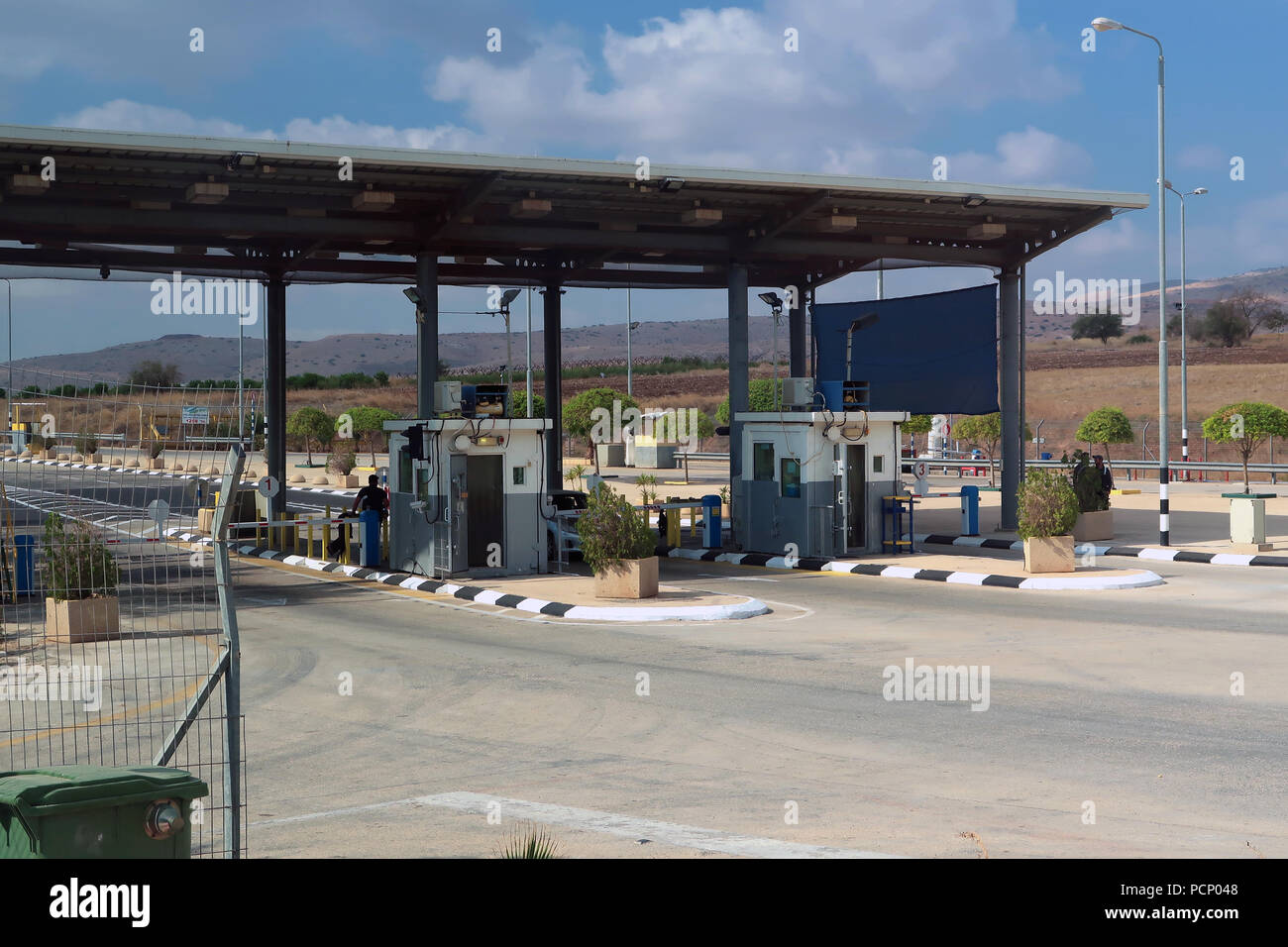 Israeli checkpoint hi-res stock photography and images - Alamy