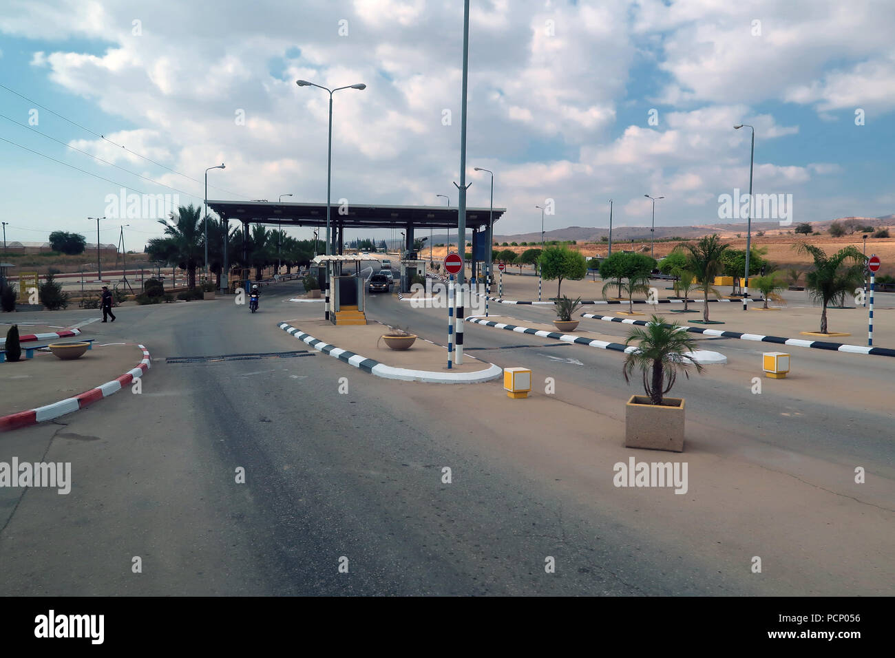 Israeli checkpoint hi-res stock photography and images - Alamy