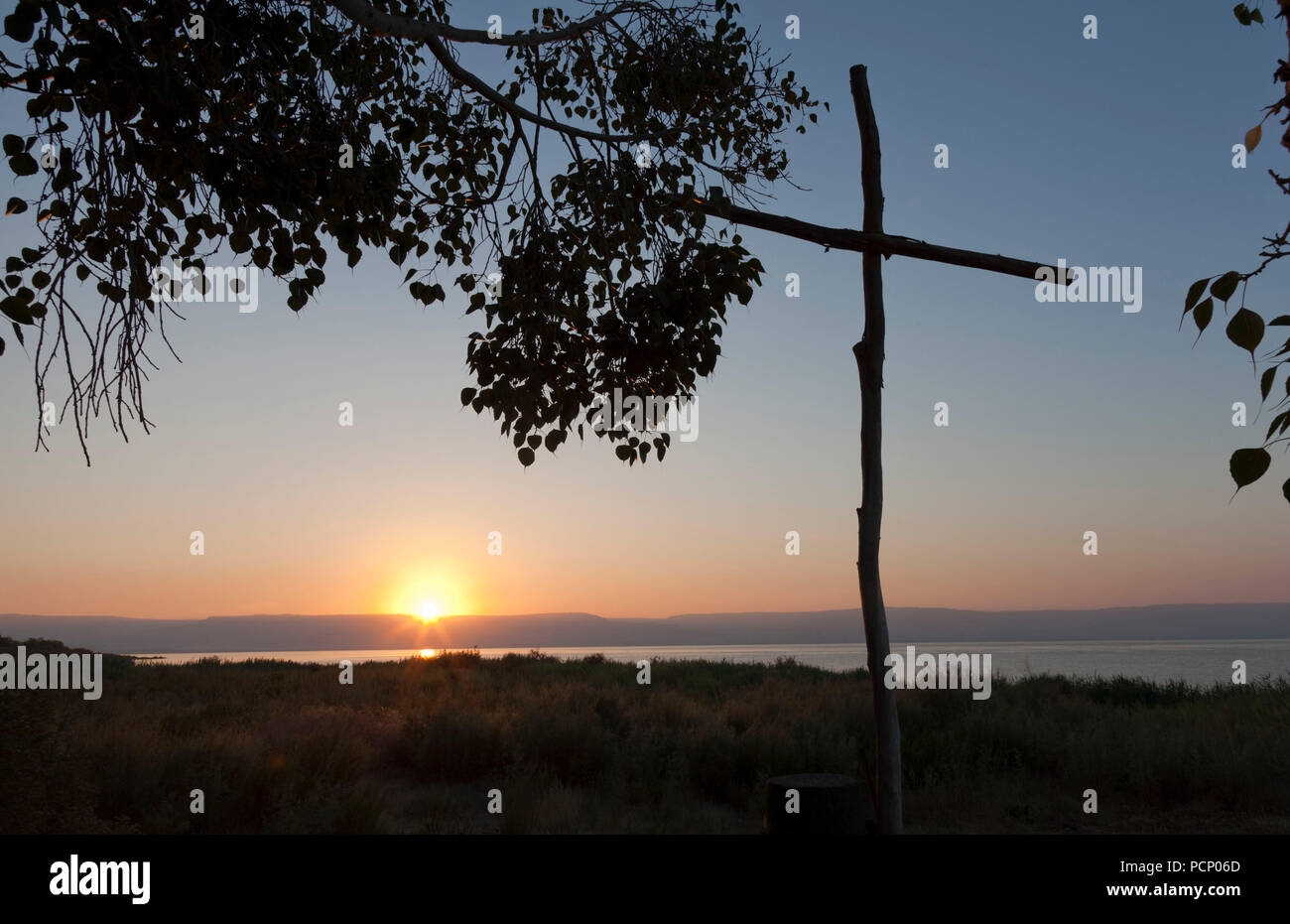 Israel, Tabgha, cross in Dalmanutha on Lake Kinneret Stock Photo - Alamy