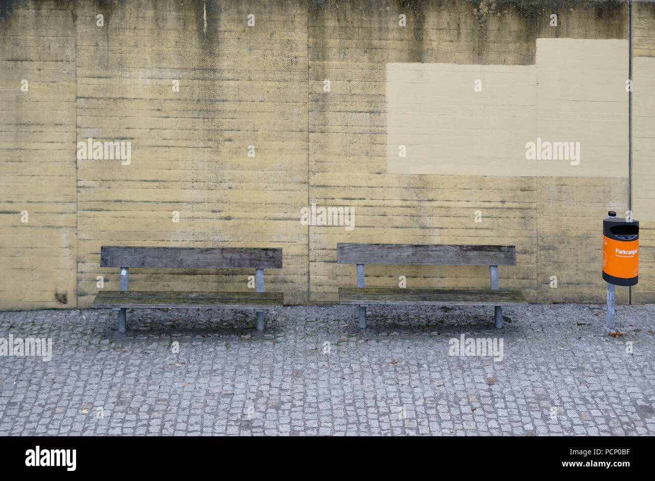 Concrete benches hi-res stock photography and images - Alamy