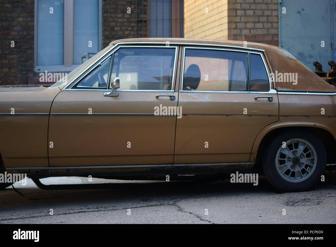 The side view of an old rusted classic car Stock Photo - Alamy