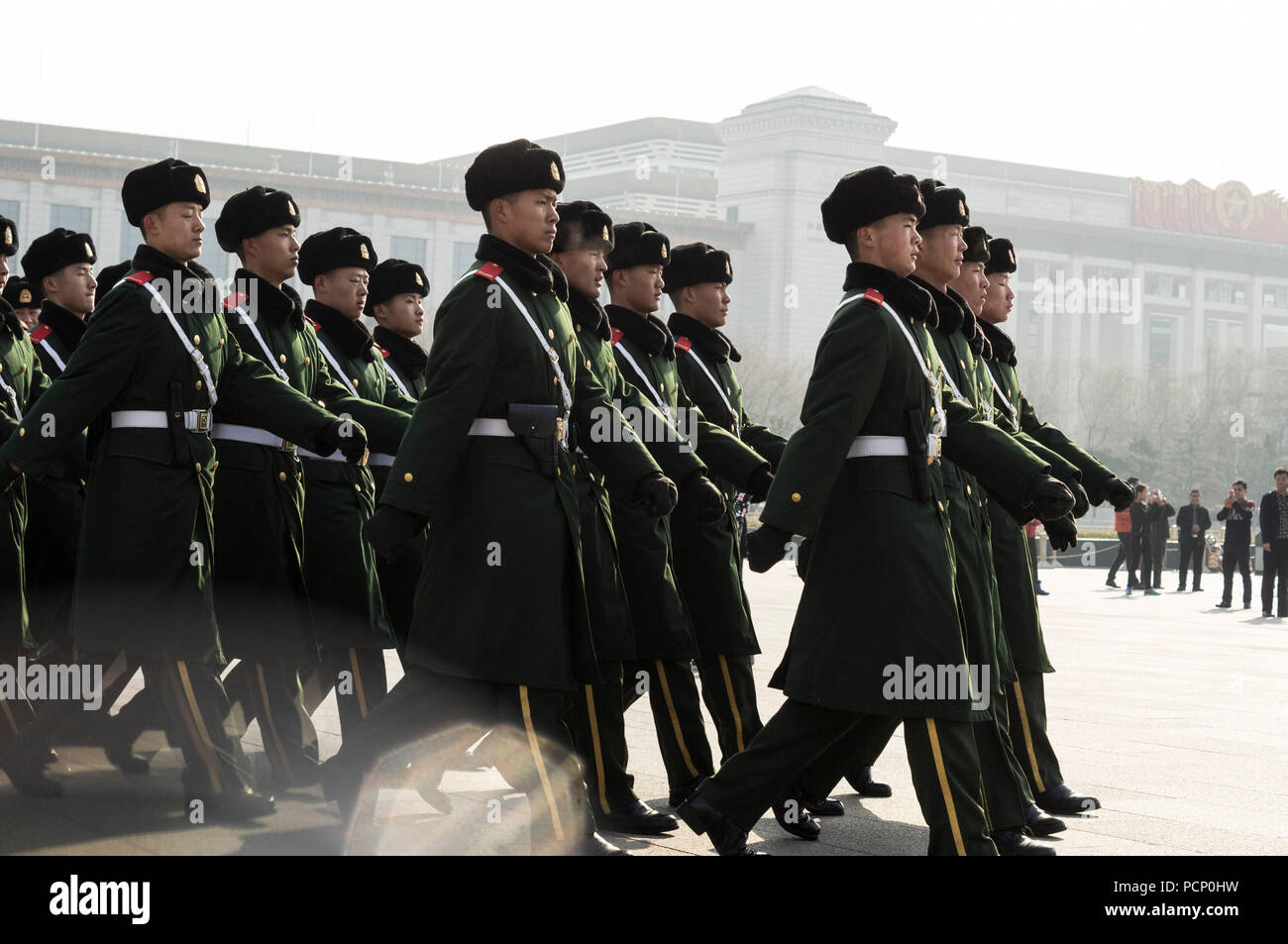 Soldiers of the chinese guards in tiananmen square hi-res stock ...