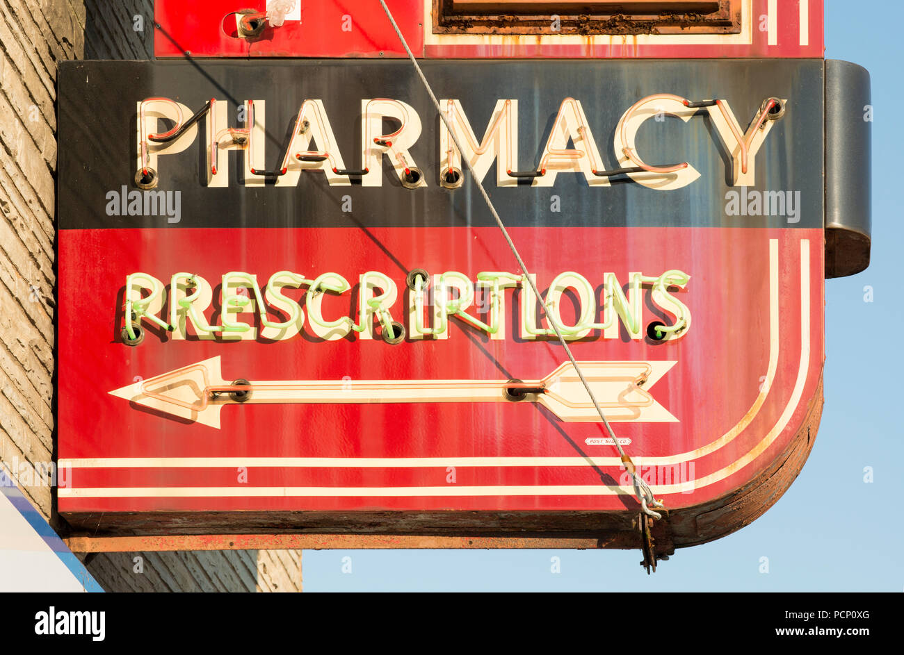 Pharmacy neon sign hi-res stock photography and images - Alamy